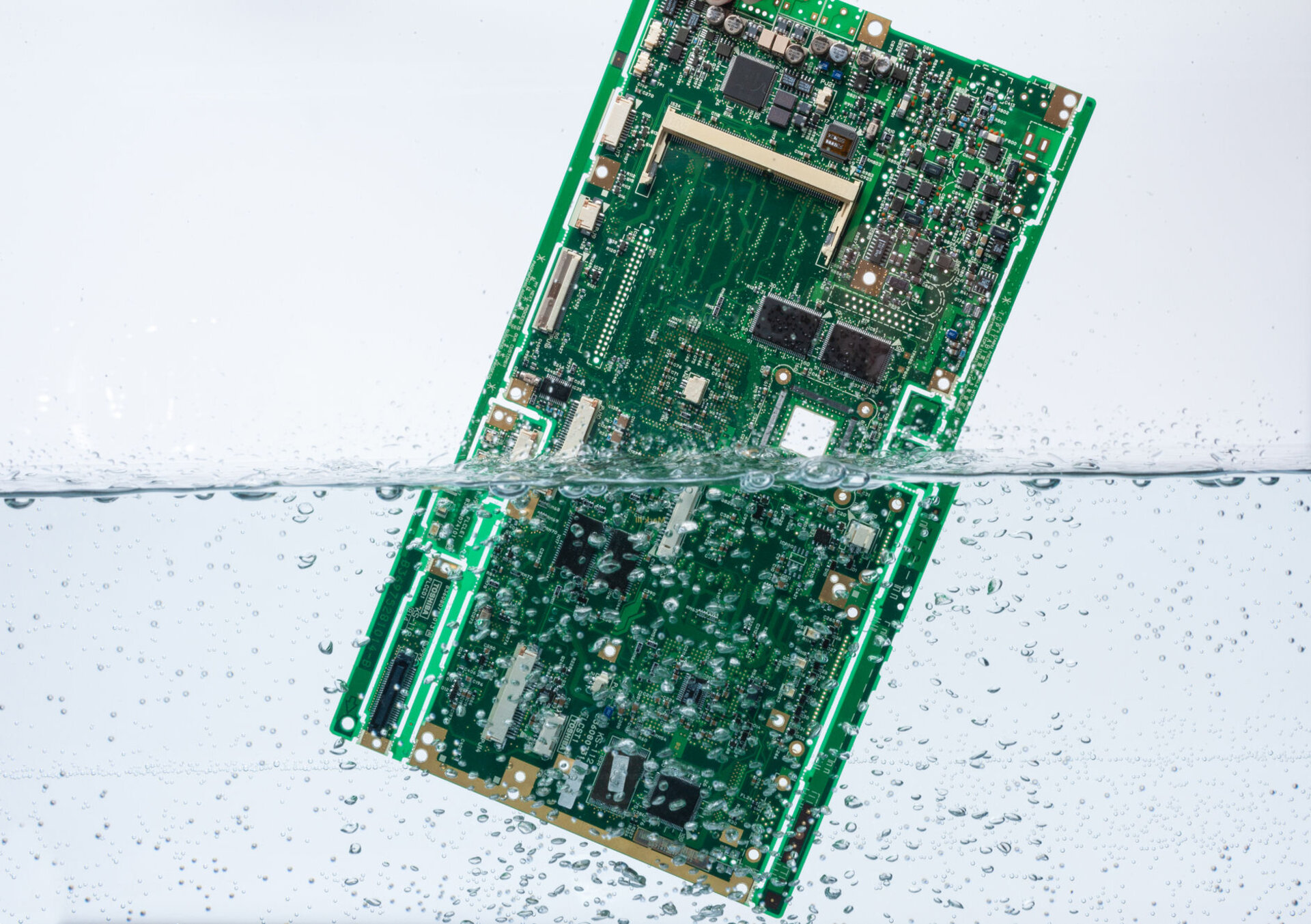 안정적인 청소 프로세스를 보장합니다. - ZESTRON