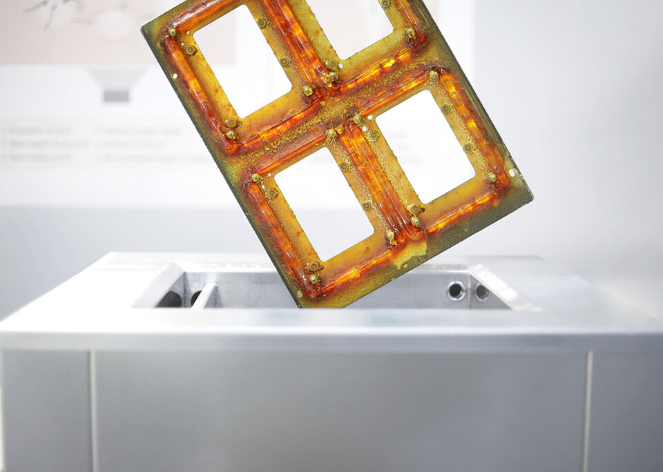 コーティングされたフレーム、治具および工具のための水系剥離剤